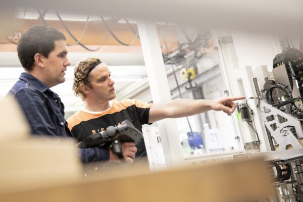 Service - IML (In Mould Labeling - Beck Automation